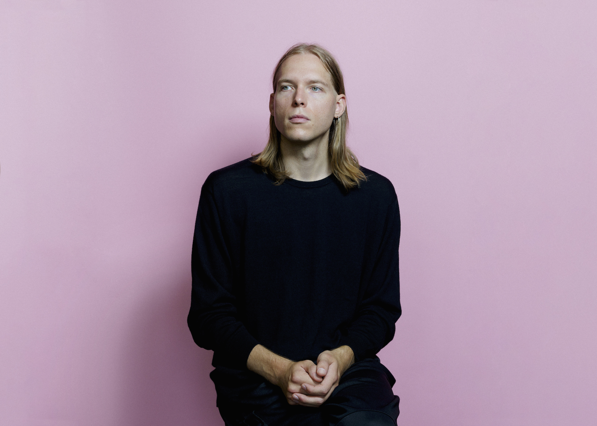 Max rieger kündigt viertes Album mit seinem Soloprojekt All diese ...